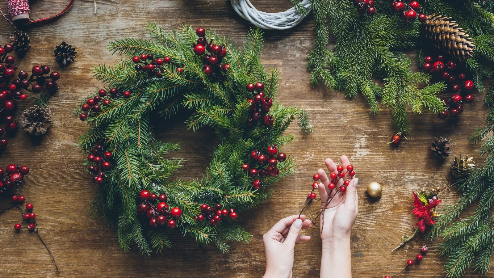 15 Best Plants To Make DIY Holiday Wreaths