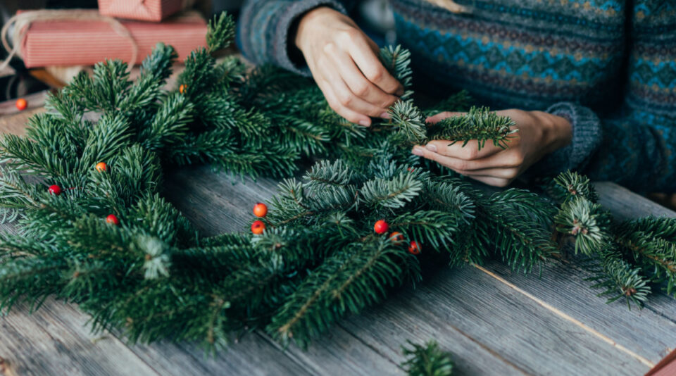 15 Best Plants To Make DIY Holiday Wreaths