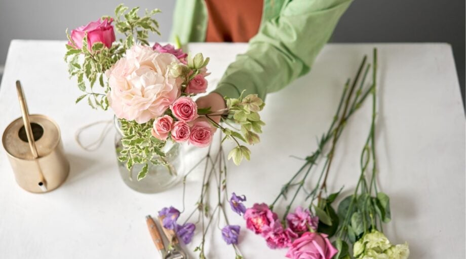 How to Create Beautiful Flower Arrangements: 13 Pro Tips