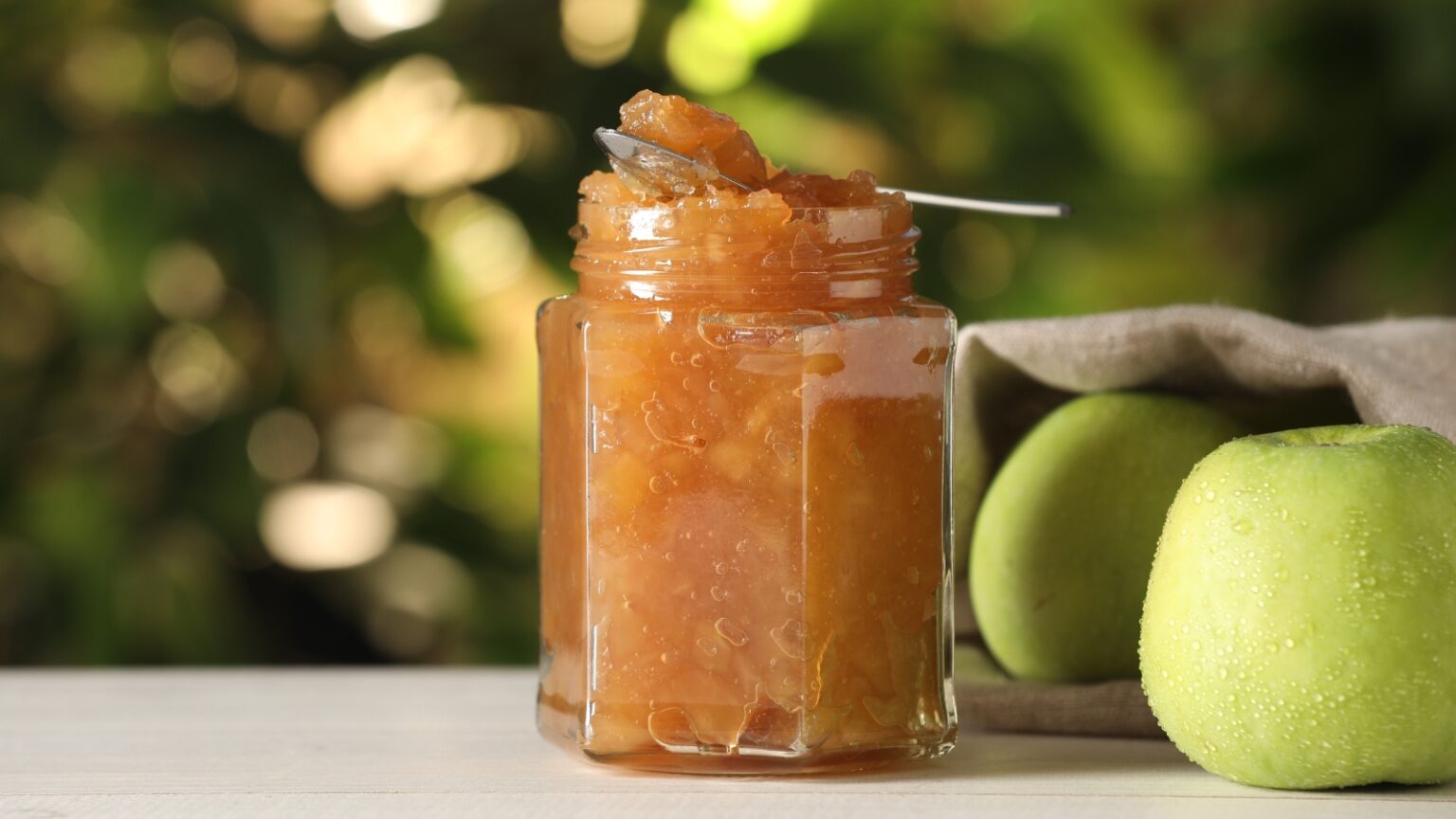 How to Plant, Grow, and Care for 'Granny Smith' Apple Trees