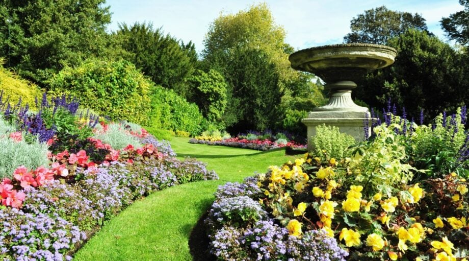 How to Find the Right Plants For Your Home's Style