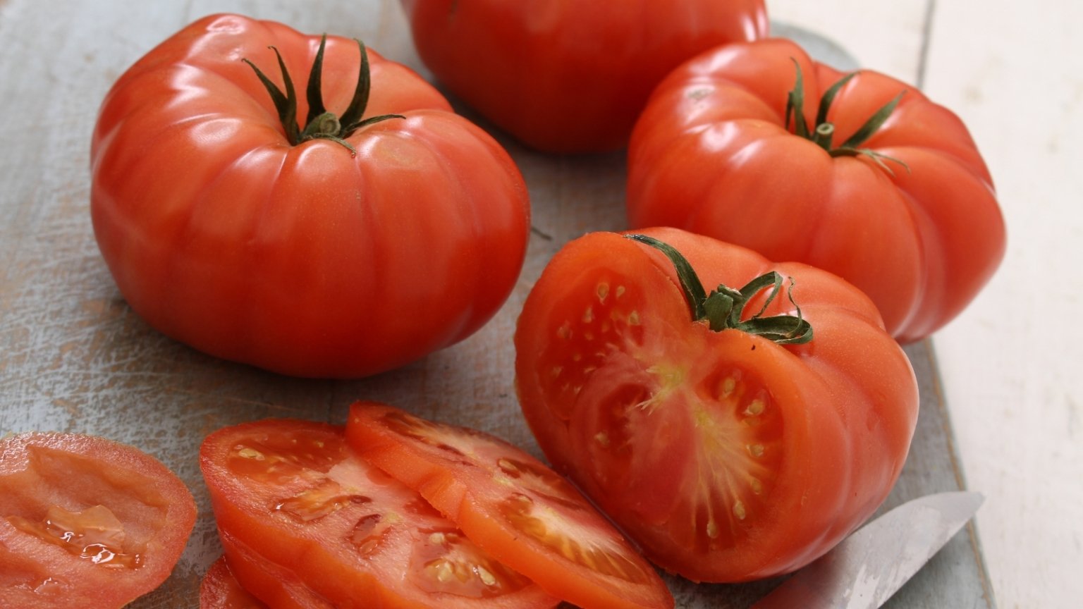 21 Best Heirloom Tomato Varieties For Your Garden