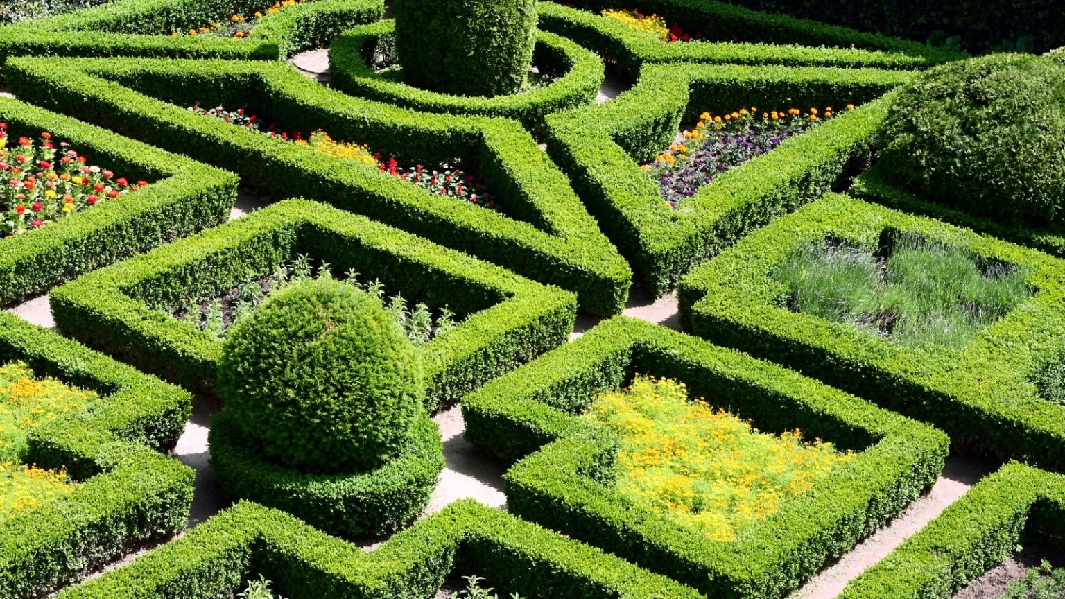 25 Elegant Garden Design Ideas For Formal Gardens