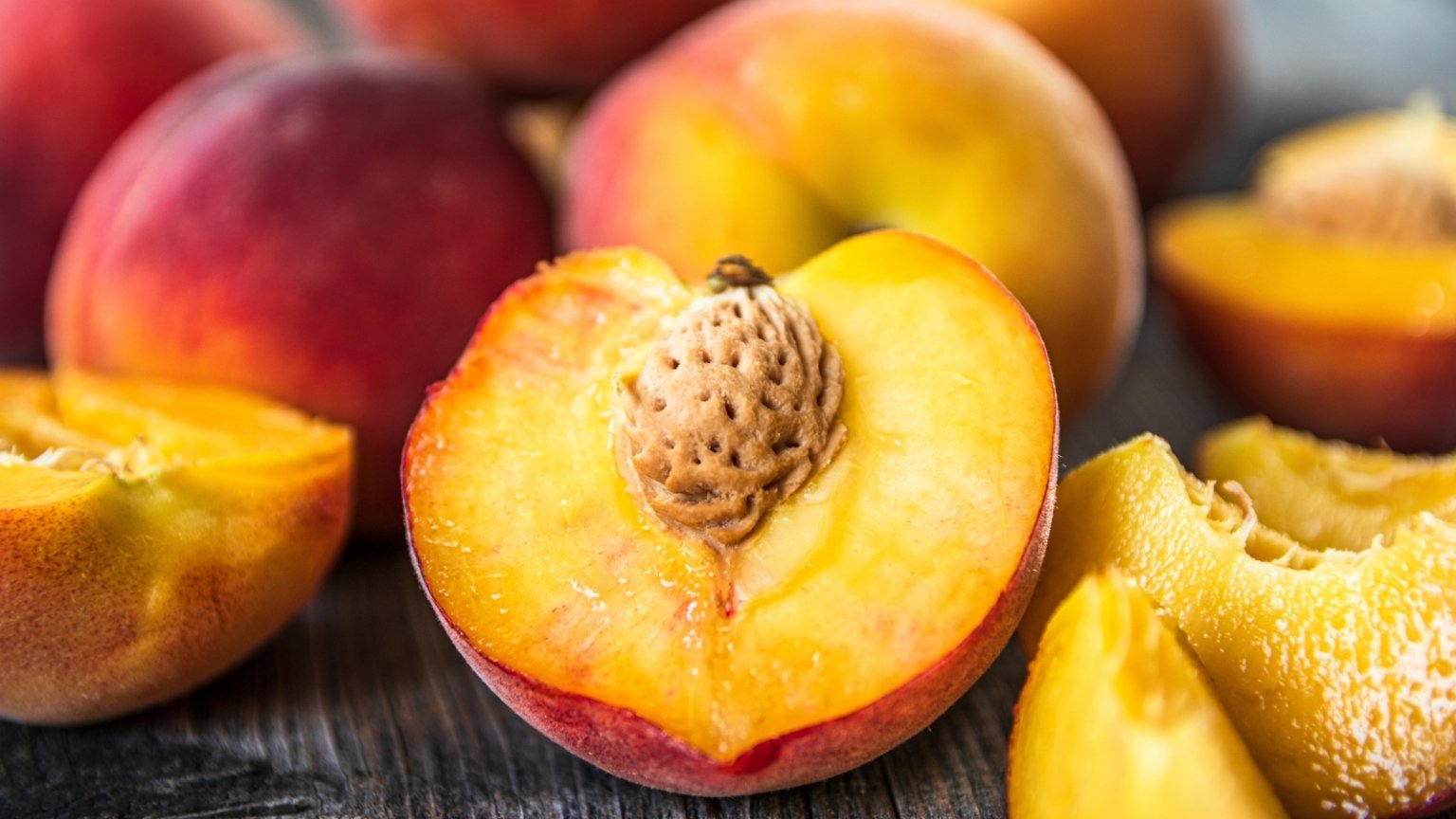 What’s the Difference Between Freestone and Clingstone Peaches?