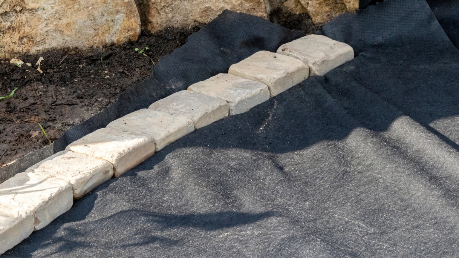 How to Prepare the Ground for Raised Beds in 7 Steps