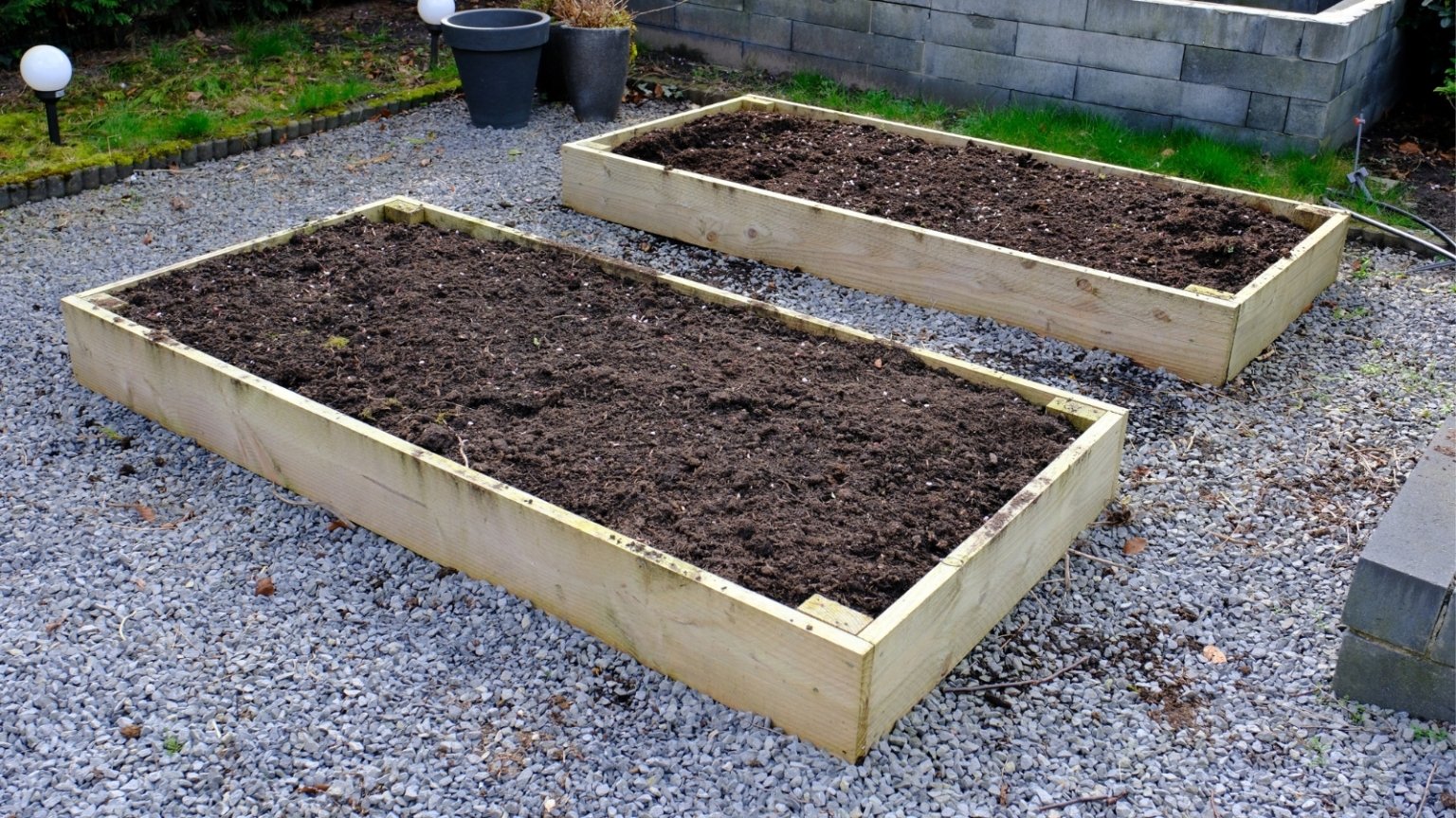 How to Prepare the Ground for Raised Beds in 7 Steps
