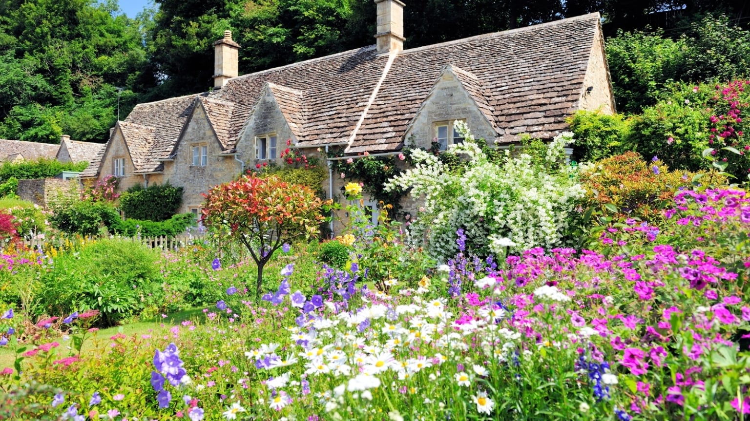 9 Ideas For Creating Your Fairy Tale Cottagecore Garden