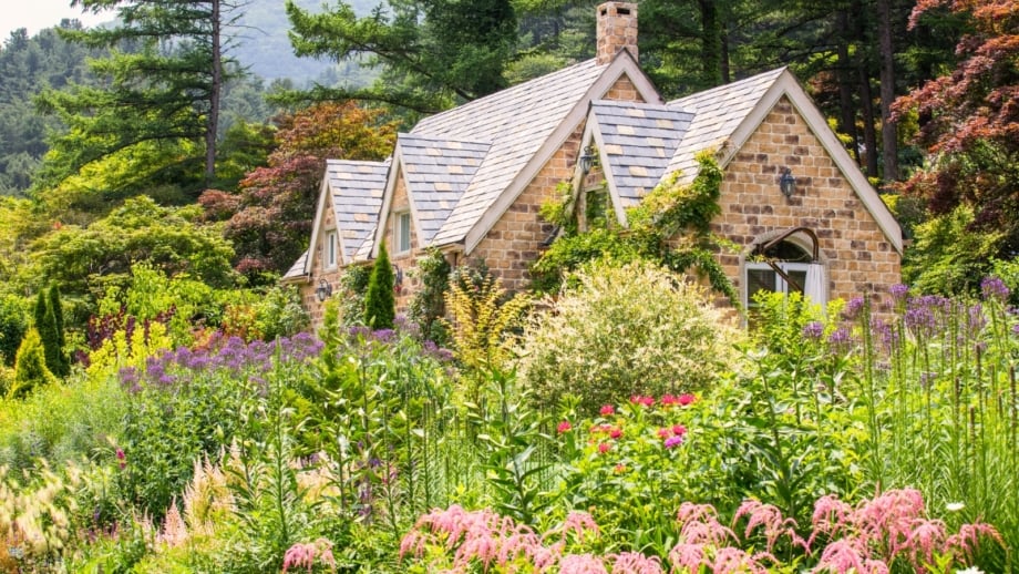 9 Ideas For Creating Your Fairy Tale Cottagecore Garden