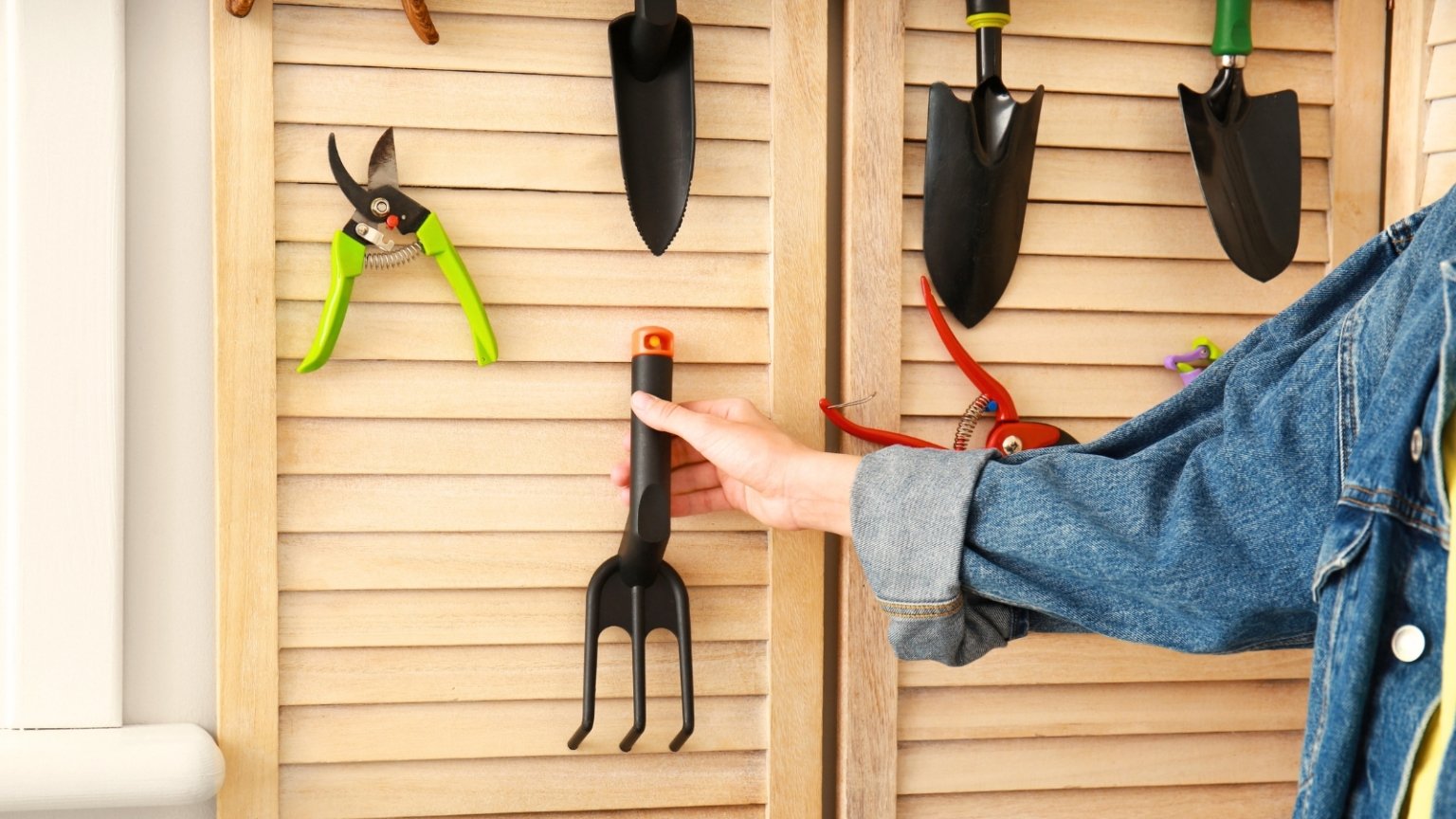 A Beginner's Guide to Cleaning and Disinfecting Your Garden Tools