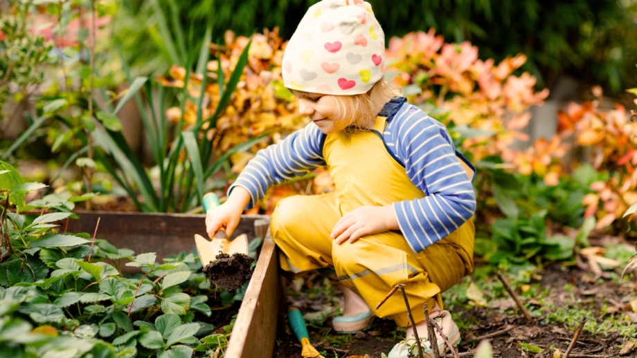 17 Easy Garden Projects You Can Do With Your Kids