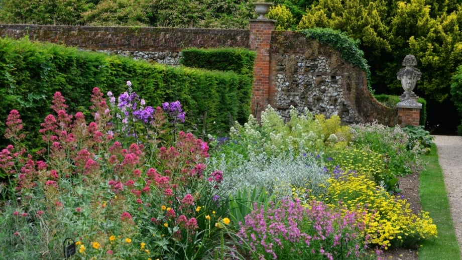 How To Create A Perennial Border That Works: 11 Recommendations