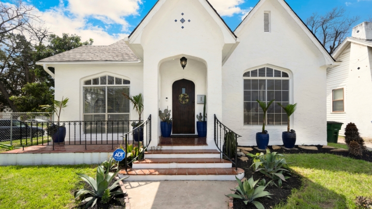 7 Foundation Planting Design Ideas to Upgrade Your Home