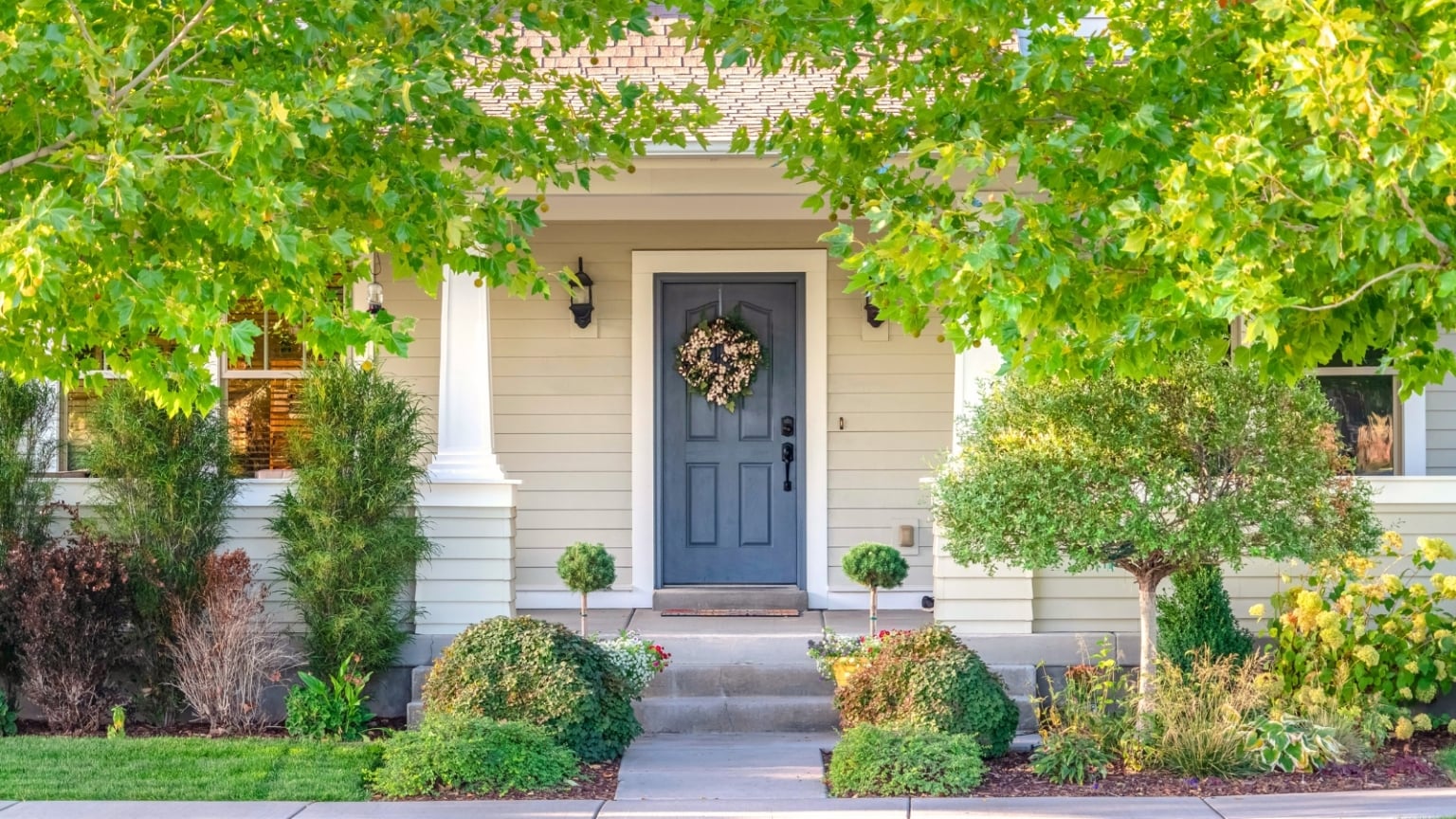 7 Foundation Planting Design Ideas to Upgrade Your Home