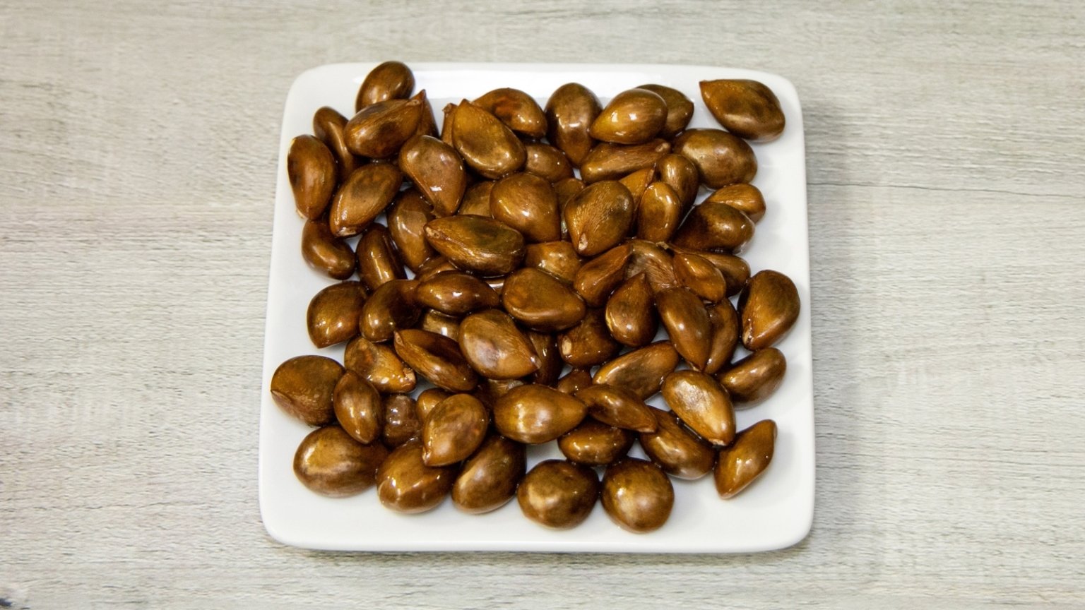 How to Grow a Loquat Tree From Seed