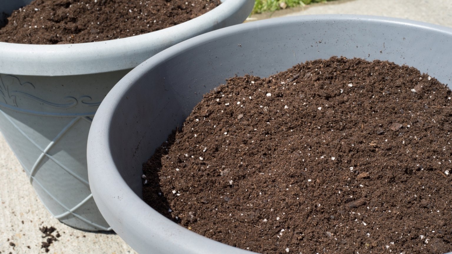 7 Ways to Reuse Old Potting Soil in the Garden