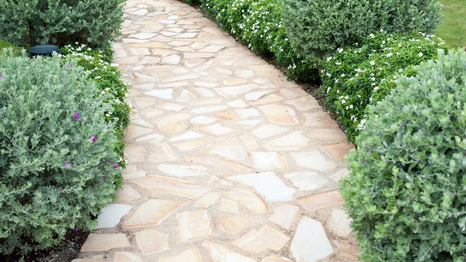 15 Easy Ways to DIY Your Garden Paths