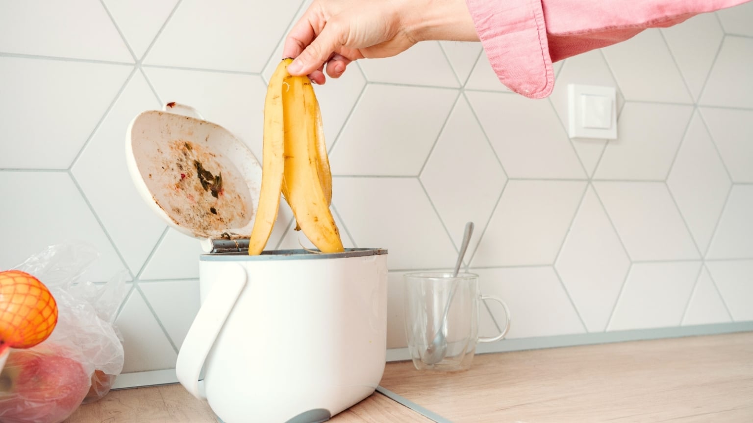 Composting Solutions for Small Spaces: 7 Expert Tips