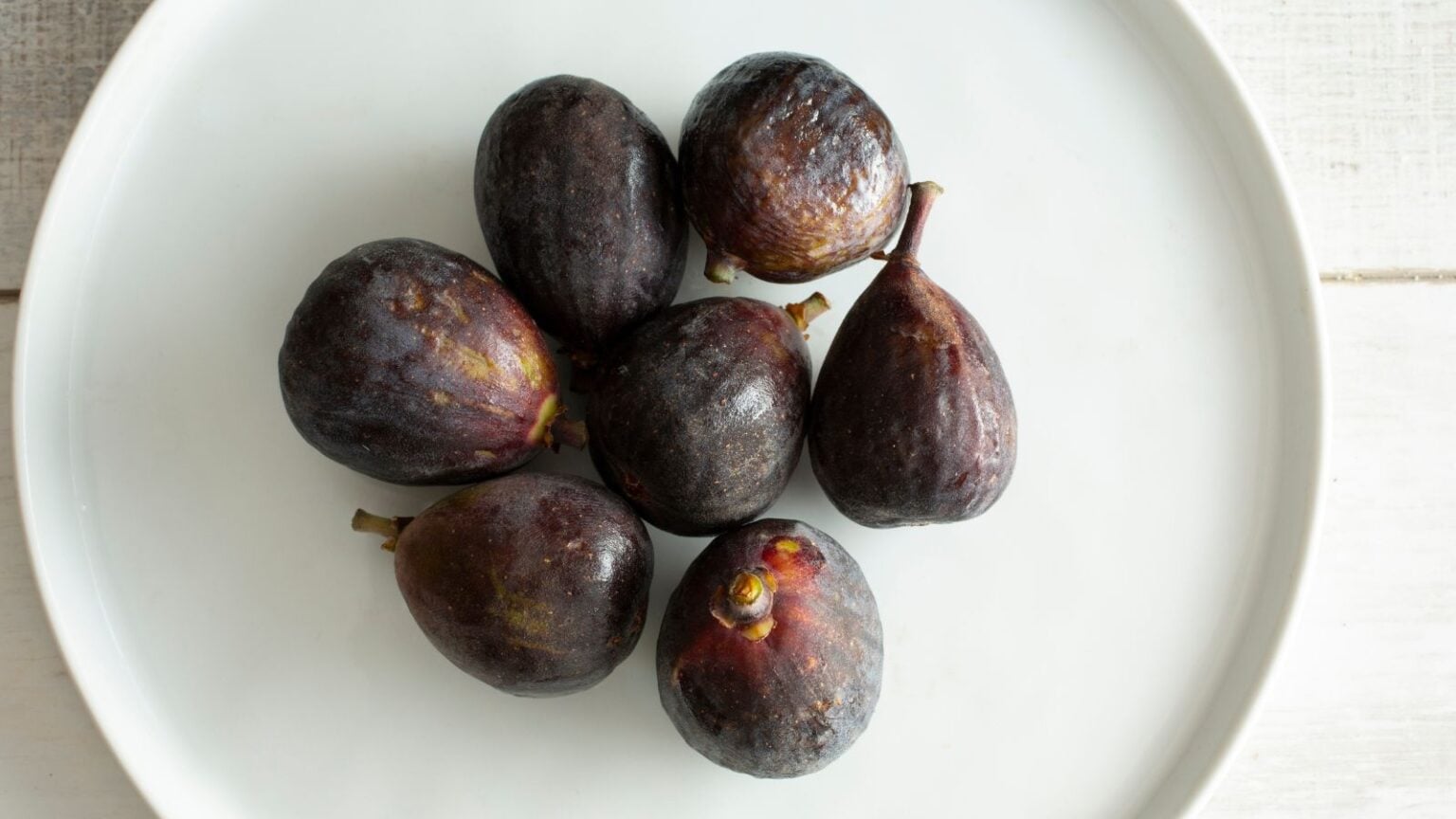 How and When to Harvest Figs at Peak Ripeness